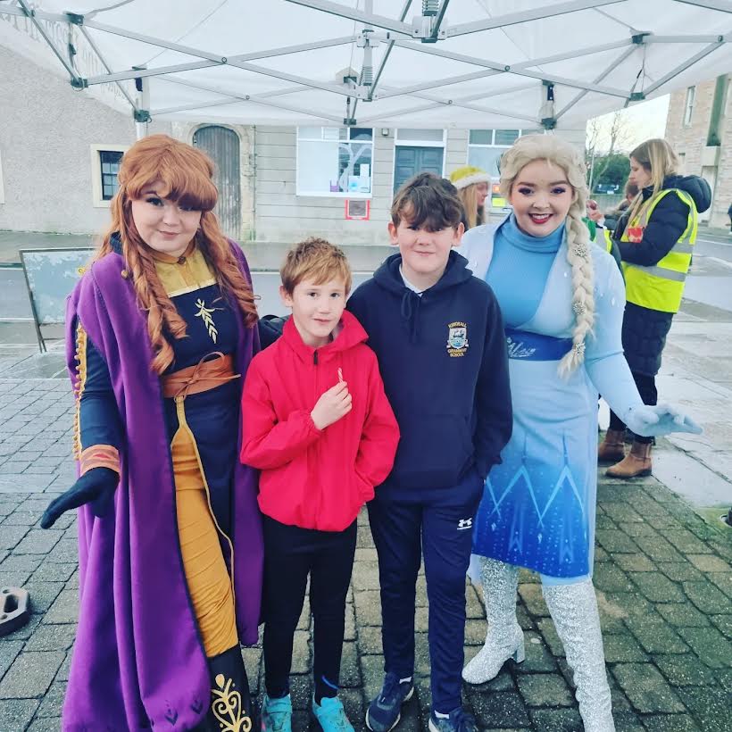 There's still time to WIN! > Send us your Frozen Princess Photos ...