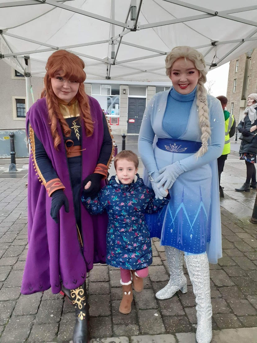 There's still time to WIN! > Send us your Frozen Princess Photos ...